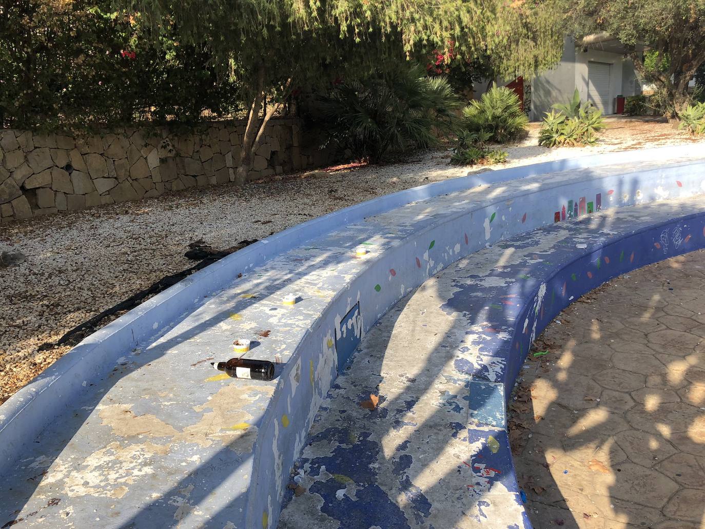 Parque infantil sucio en el Mayorazgo | Diario Sur