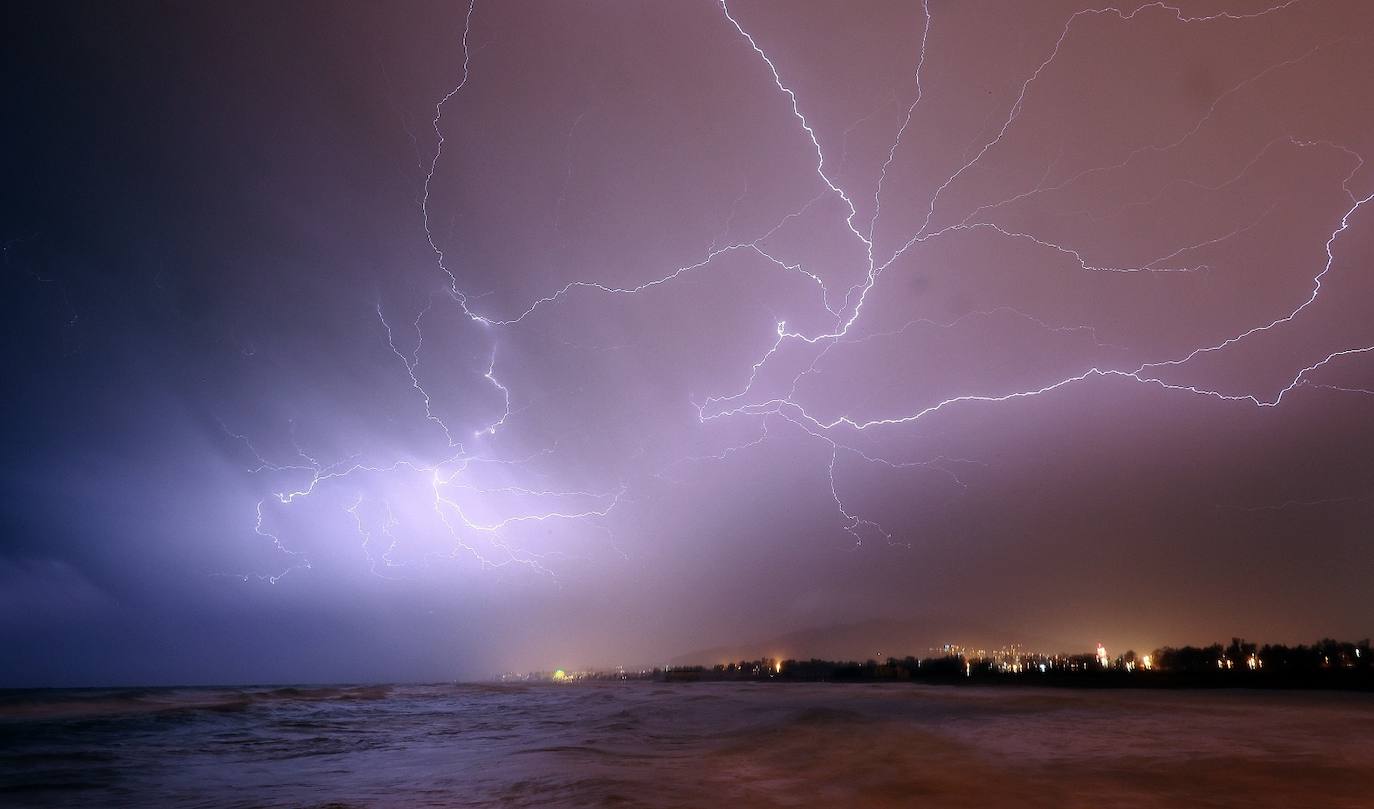 Fotos: Tormenta de lluvia y rayos en Málaga | Diario Sur