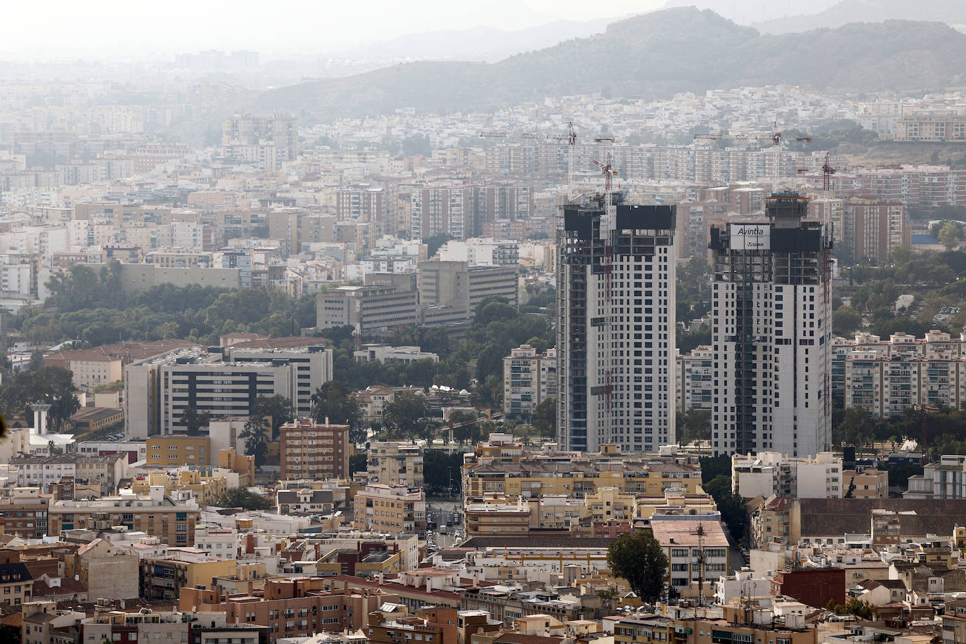 Fotos: Final de la obra de una de las dos grandes torres de Málaga ...