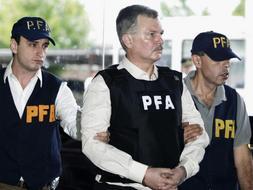 El ex militar Ricardo Cavallo llega a Buenos Aires para ser juzgado ...