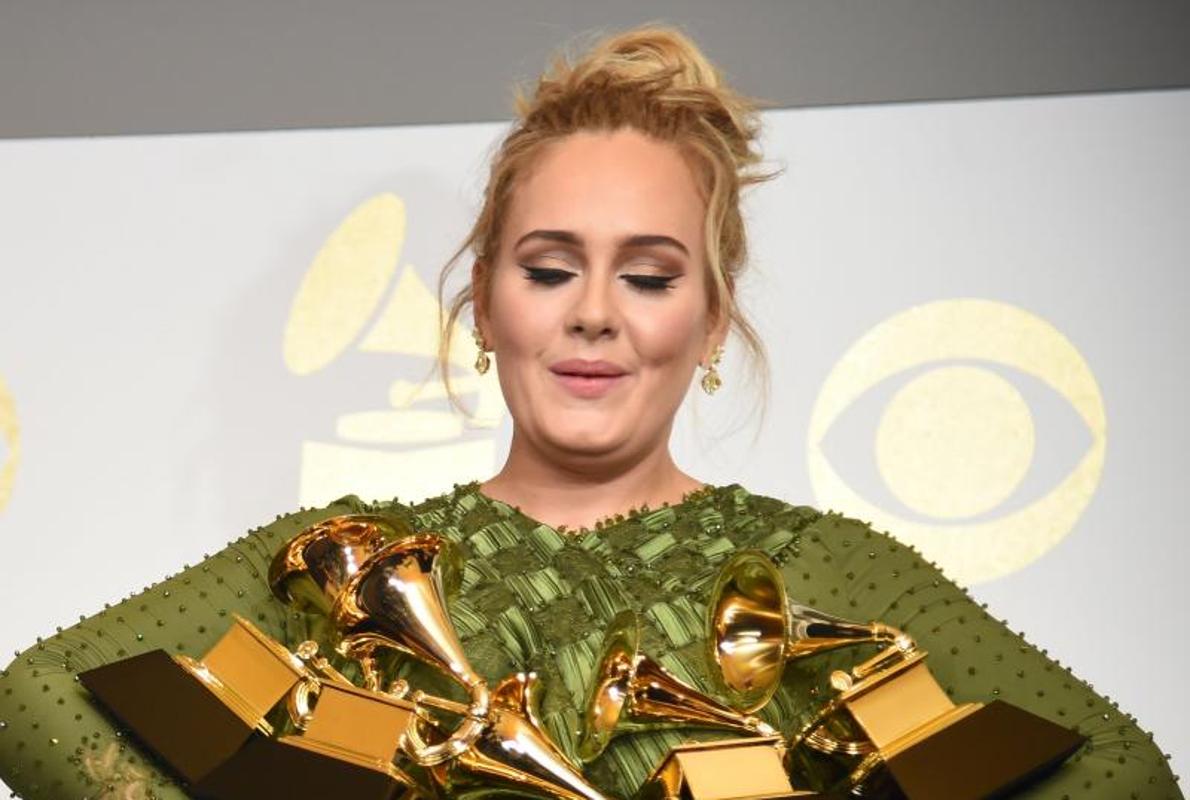 Adele se corona de nuevo en los Grammy y brinda el premio a Beyoncé ...